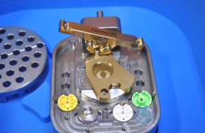 Cryo-EM Grid Clipping Station | MiTeGen