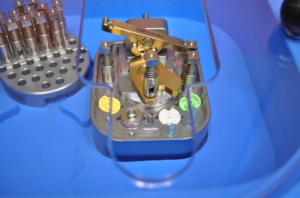 Cryo-EM Grid Clipping Station | MiTeGen