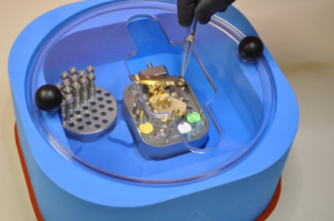 Cryo-EM Grid Clipping Station | MiTeGen